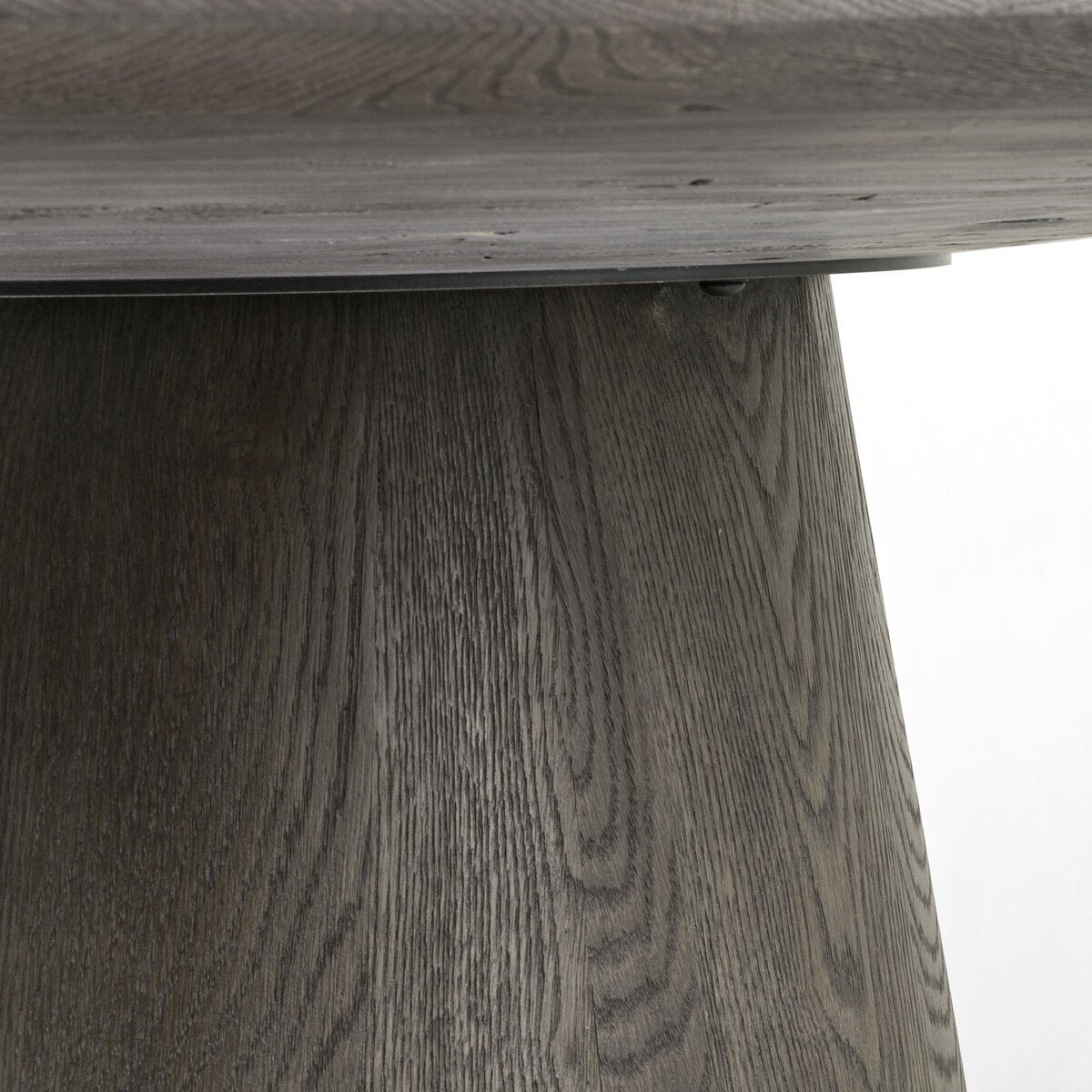 Skye Round Dining Table – Maker & Moss