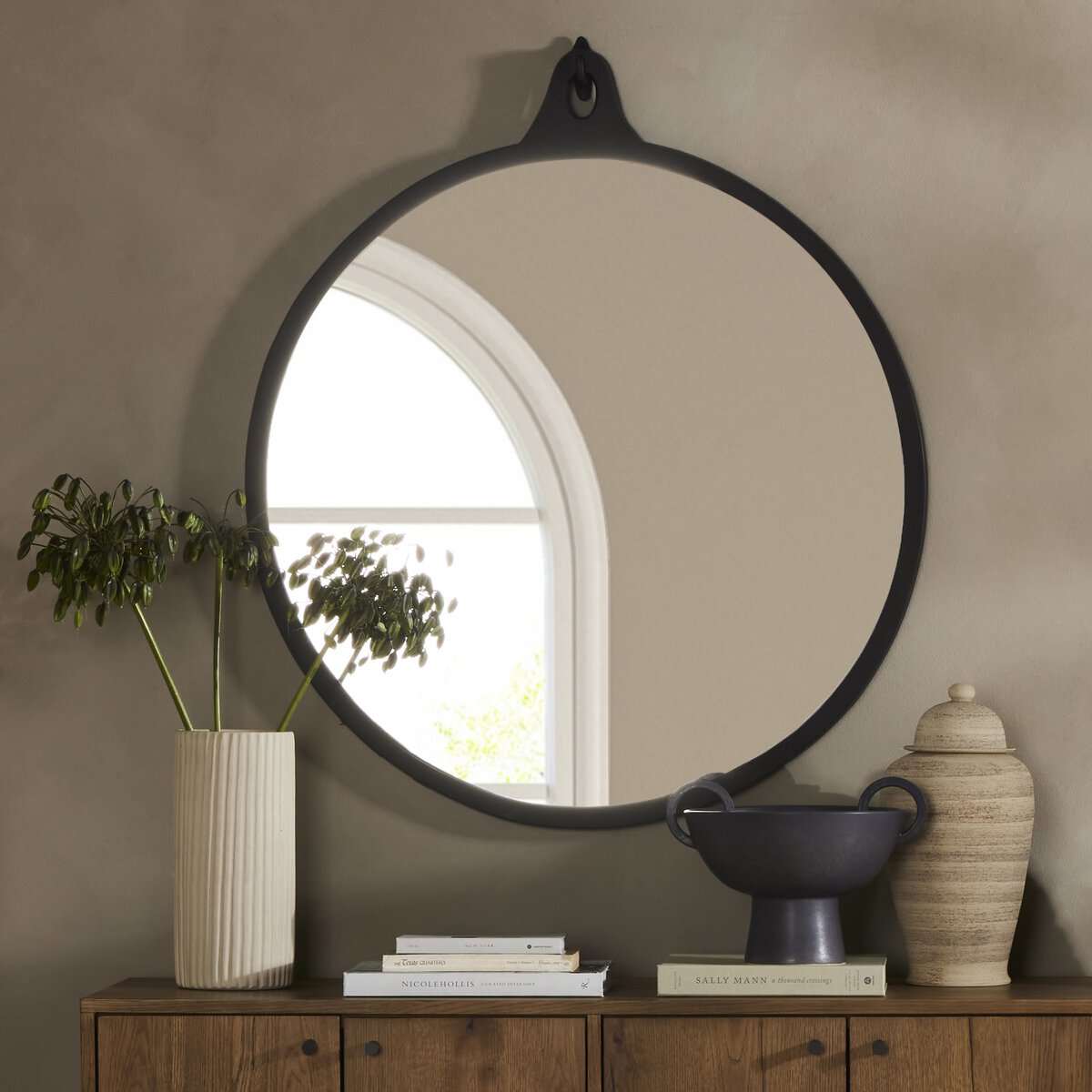 Hyde Round Mirror – Maker & Moss